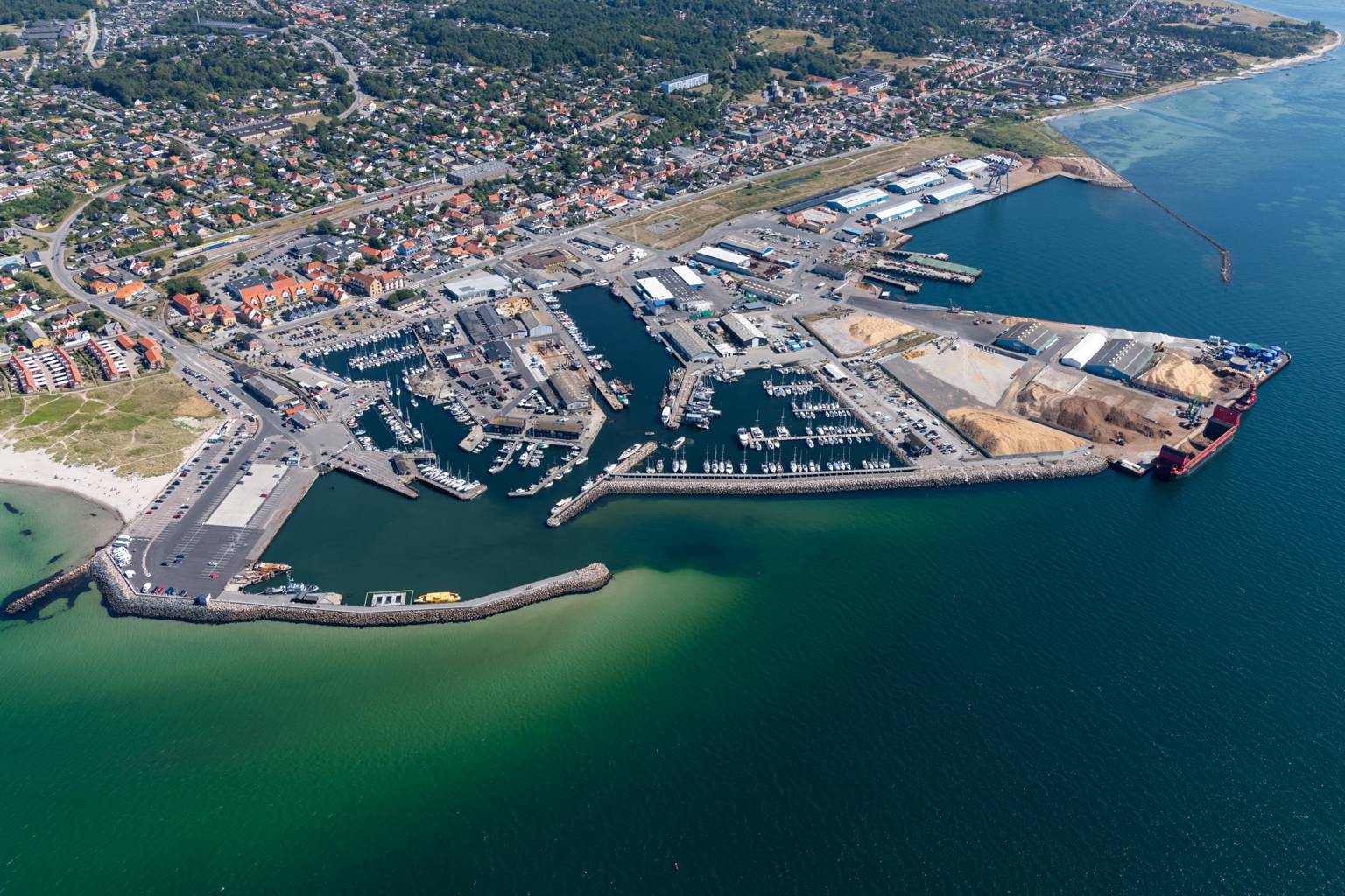 Besøg Hundested Havn i Kattegat, moderne kulturhavn og marina ...