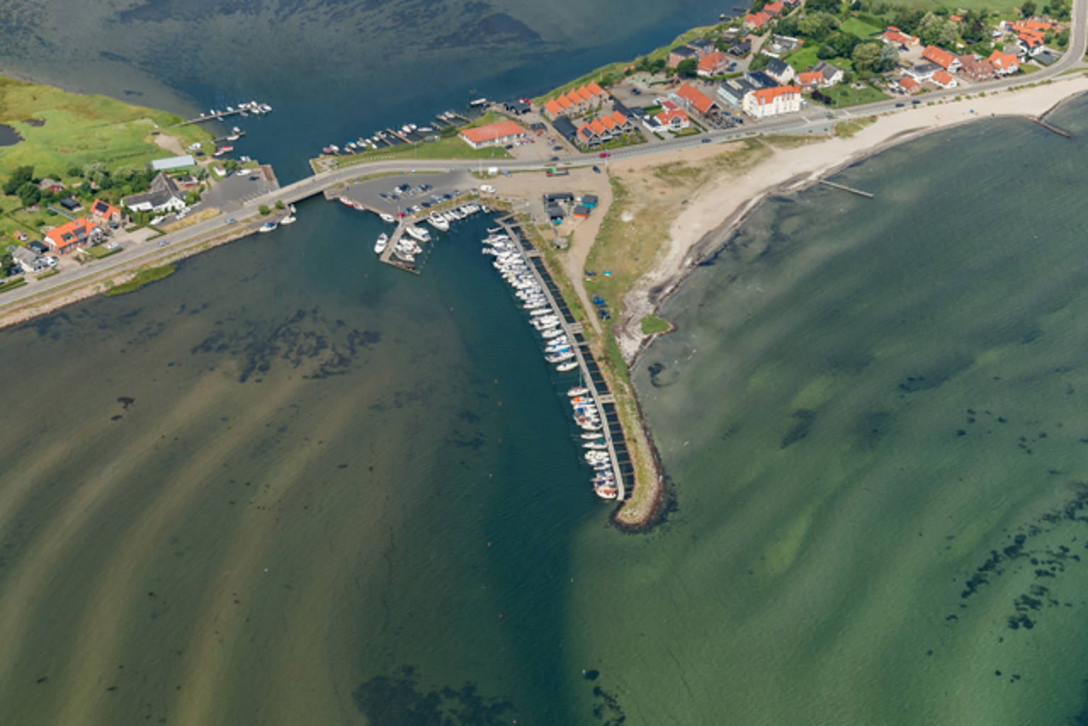 Hejlsminde Lystbådehavn | havneguide.dk